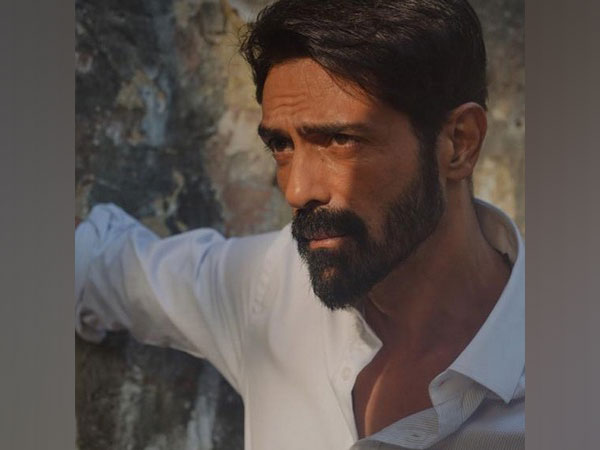 Arjun Rampal gives a glimpse of his 'daddy's day out'