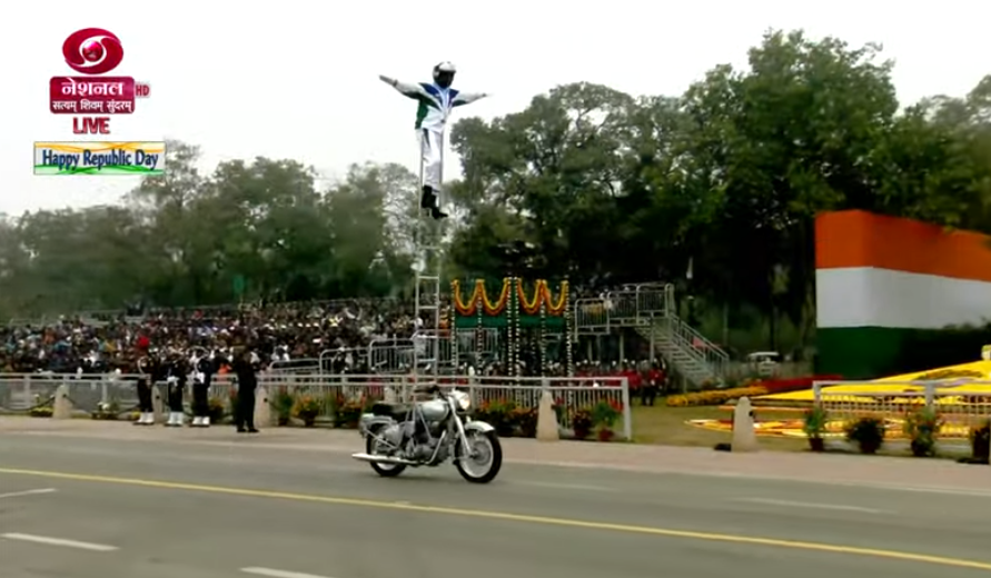 74th Republic Day parade: Amazing motorcycle stunts by 'Dare Devils' team