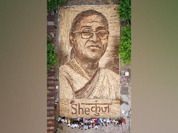 Artists from Indore create wood artwork of President Droupadi Murmu