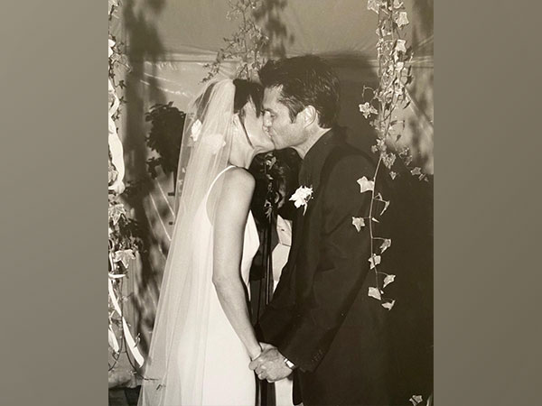 Lisa Rinna calls Harry Hamlin her 'hero' as they celebrate 25 years of ...