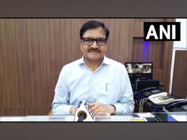 UP: Bareilly DM bans jeans, t-shirts in office