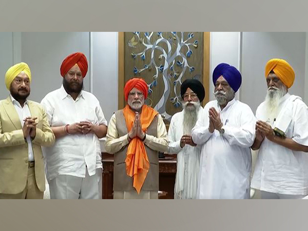 Sikh delegation meets Prime Minister Modi at his residence today