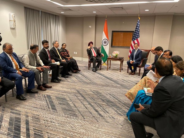 Hardeep Puri meets Schlumberger CEO, discusses ways to further ...