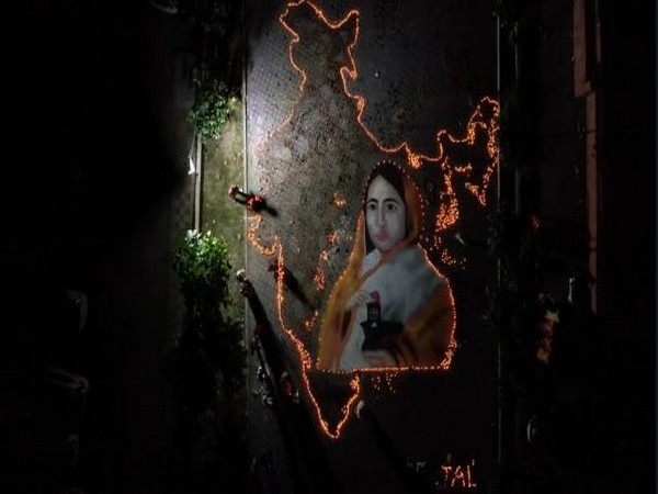 Madhya Pradesh: India's map made with 51,000 diyas, portrait of Goddess ...