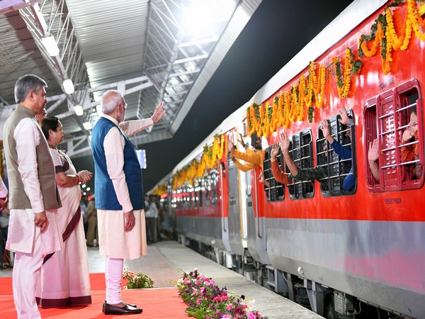 Ahmedabad: PM Modi dedicates Railway projects worth over Rs 2,900 cr in ...
