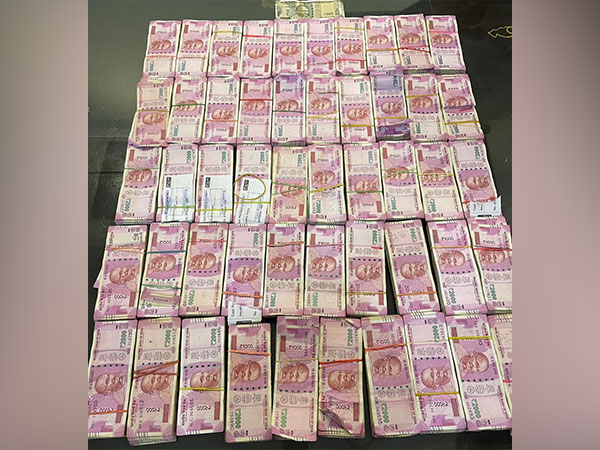 Delhi: I-T sleuths seize Rs 1 cr cash in raid