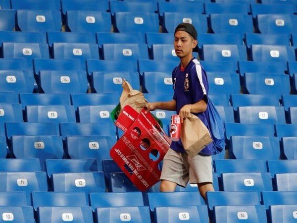 FIFA World Cup 2022: Japanese fans' heartwarming gesture of cleaning ...