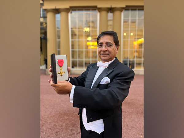 UK: Indian-origin charity worker Mohan Mansigani receives honour at ...