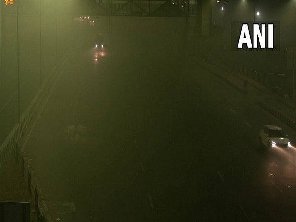 Delhi: Dense fog envelopes National Higway-24