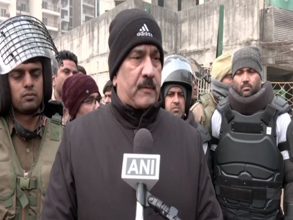 Leopard spotted in Greater Noida society, search and rescue ops by ...