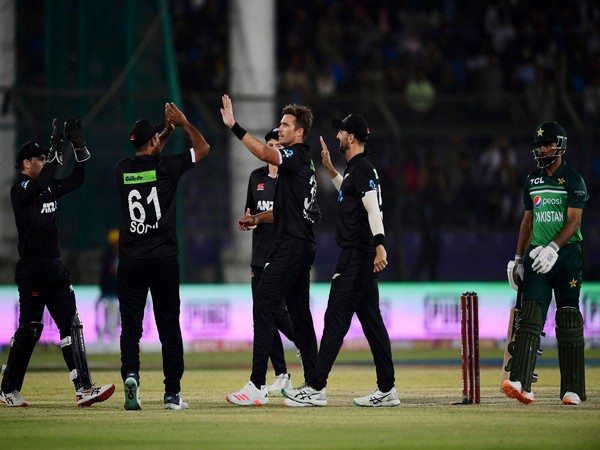 All-round New Zealand down Pakistan by 79 runs to level series 1-1