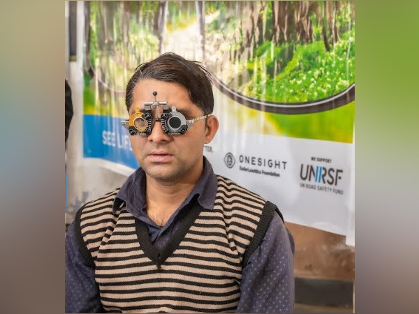 Delhi Bus Drivers Get Corrective Glasses from OneSight EssilorLuxottica ...