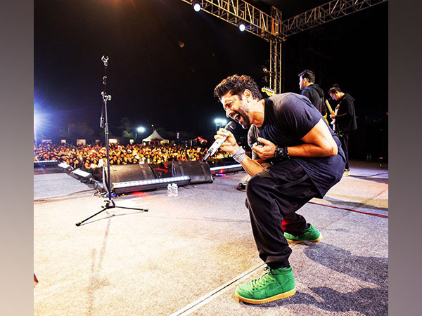 Farhan Akhtar's musical band completes a decade on stage, actor ...