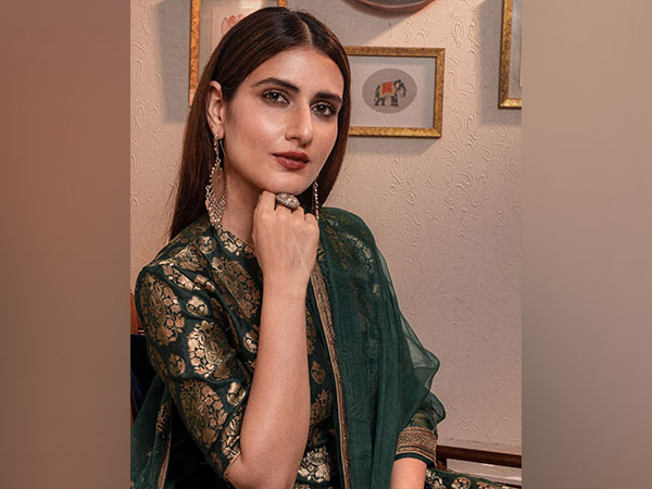 'Metro In Dino': Fatima Sana Shaikh drops pictures of Anurag Basu's ...