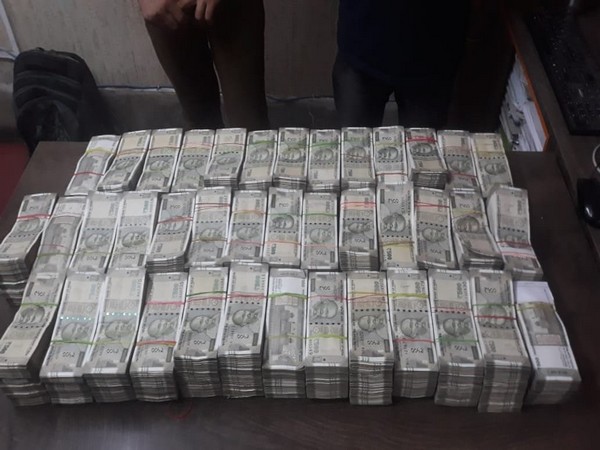 Cash worth Rs 1 crore recovered from car in Kolkata, two detained