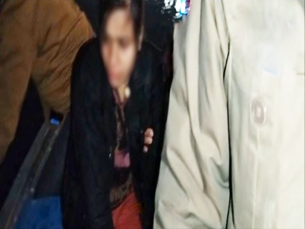 Delhi Police rescue girl who jumped off Signature Bridge into Yamuna