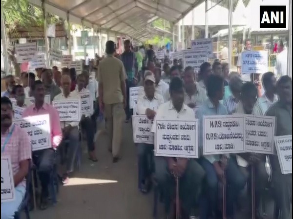 9 lakh Karnataka govt employees go on indefinite strike from today for ...