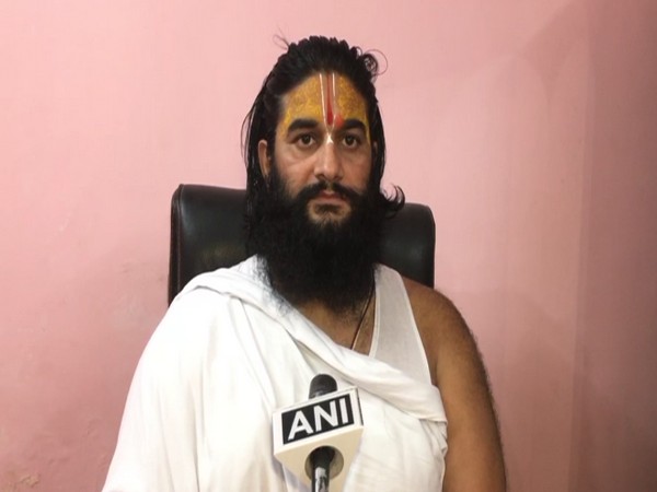 Ayodhya: Hanumangarhi seer invites Rahul Gandhi to stay at temple premises