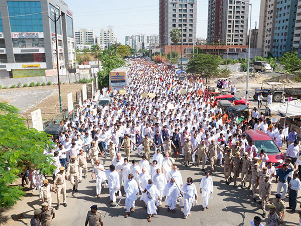Acharya Mahashraman's auspicious arrival at Surat's Vesu with a ...