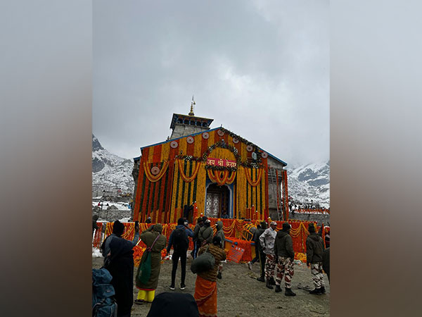 Kedarnath Dham decorated with 20 quintals of flowers, doors to open today