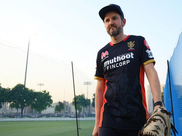 Mike Hesson opens up on pressure of playing at RCB's home ground