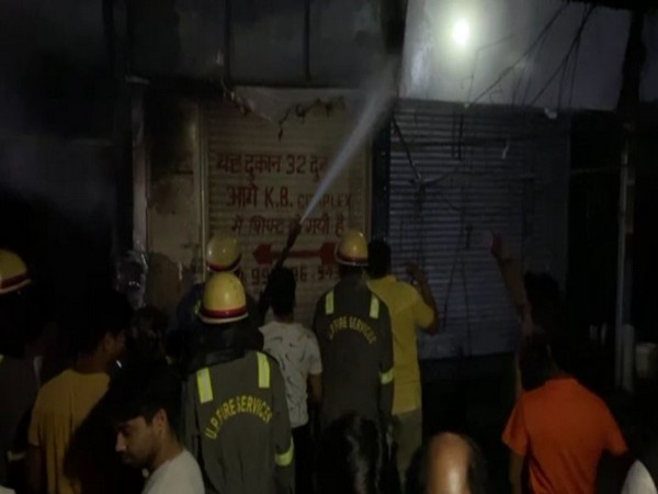 UP: Fire breaks out at Sarafa market in Bareilly, 2 fire tenders at spot