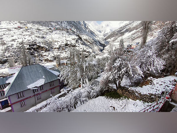 Himachal Pradesh: Lahaul-Spiti district receives fresh snowfall