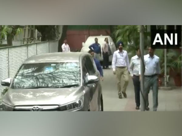 Land-for-jobs scam: CBI raids nine locations in Delhi, Bihar belonging to Lalu Yadav's close aides