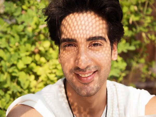 Rohit Raaj Completed the Shoot with Tigmanshu Dhulia and Meera Chopra ...