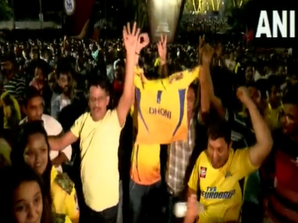 Jubilant fans chant 'Dhoni' 'Dhoni' as CSK registers historic 5th IPL ...