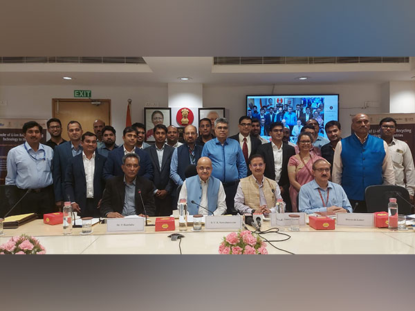 MeitY transfers cost-effective Li-ion battery recycling tech to 9 ...