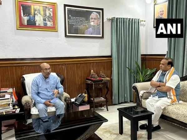 Assam CM Himanta Biswa Sarma meets Manipur CM N Biren Singh in Manipur ... Assam CM Himanta Biswa Sarma meets Manipur CM N Biren Singh in Manipur ...