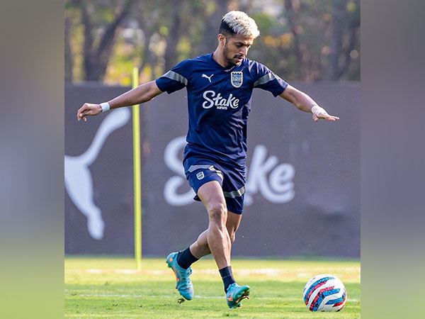 ISL: East Bengal FC sign Harmanjot Khabra, Mandar Rao Desai, Edwin Vanspaul