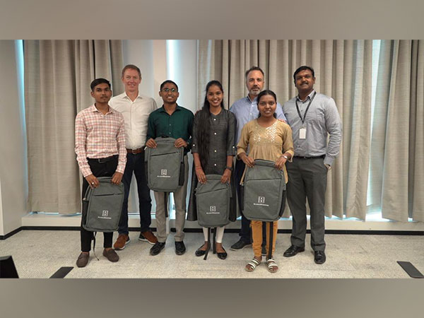 AllianceBernstein hosts Lighthouse Communities Foundation youth at new ...