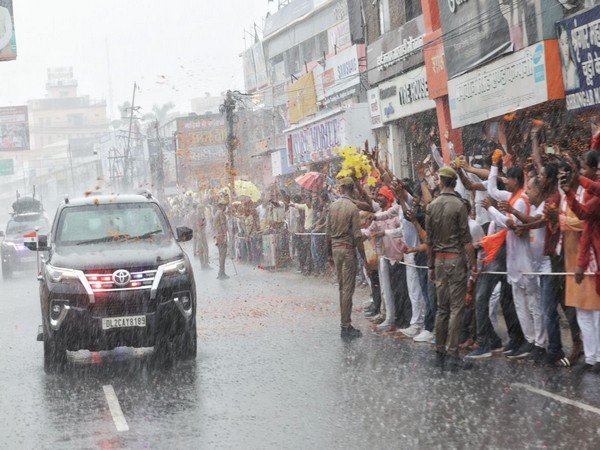 People line up in heavy rain to welcome PM Modi in UP's Gorakhpur