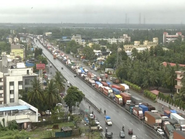 Gujarat: Waterlogging at several places in Navsari, traffic snarls on NH-48