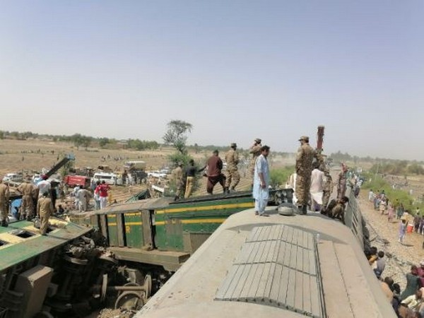 Pakistan: 30 dead, 80 injured after 10 coaches of Hazara Express derail ...