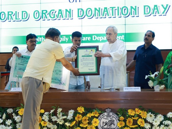 Odisha Cm Naveen Patnaik Presents Suraj Award Felicitates Balasore Train Tragedy Heroes