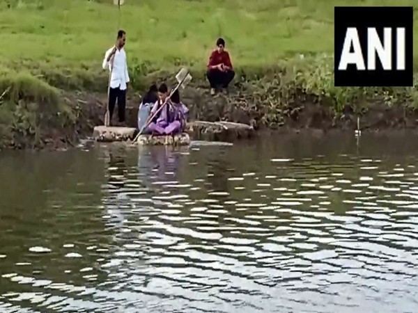 Maharashtra: Students use thermocol raft to reach schools in backwaters ...