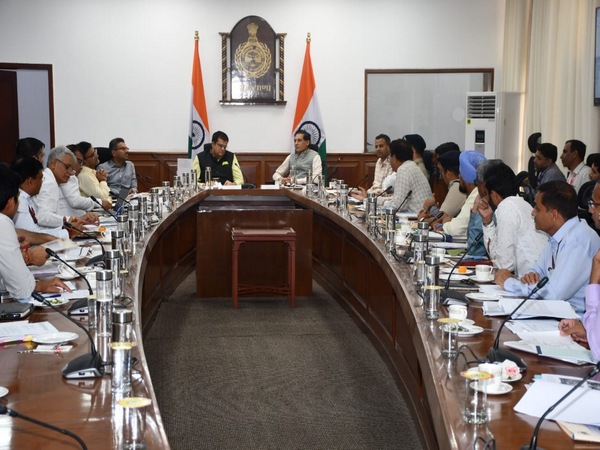 HP: Chief Secretary discusses issues of mutual interest with Punjab and ...