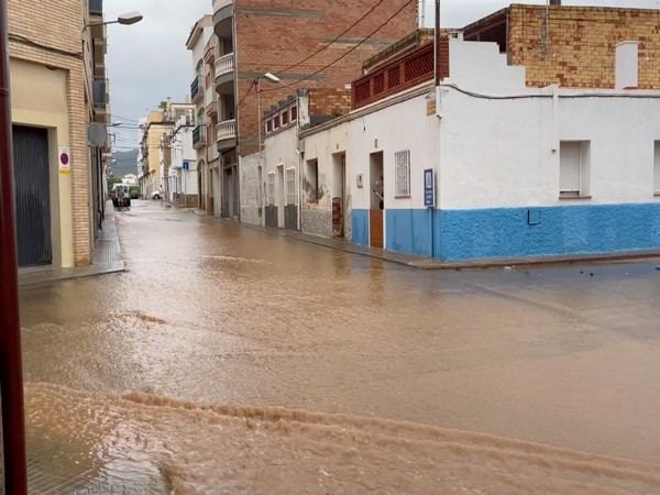 Spain: Two dead after heavy rain triggers flash floods