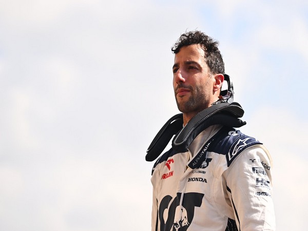 Daniel Ricciardo pushes on with recovery from broken hand, shares update