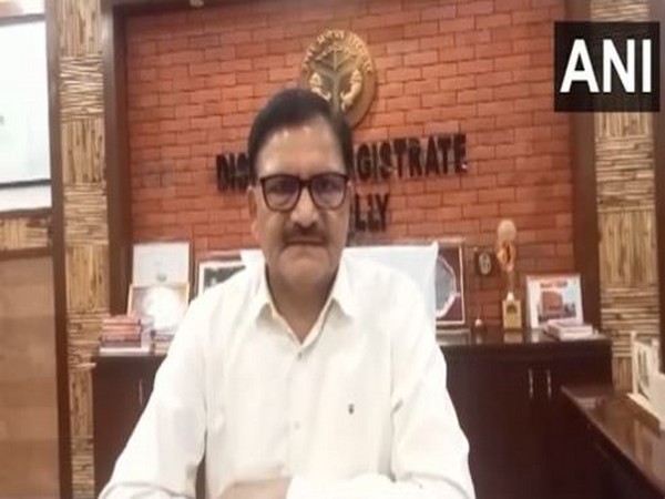 Uttar Pradesh official removed from post after video of complainant ...