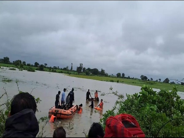 SDRF team rescues 8 persons, about 300 sheep stuck on island of Moran ...