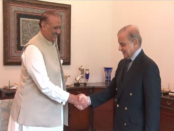 Pakistan: Ex-LoP Raja Riaz meets Nawaz Sharif in London, joins Pakistan ...