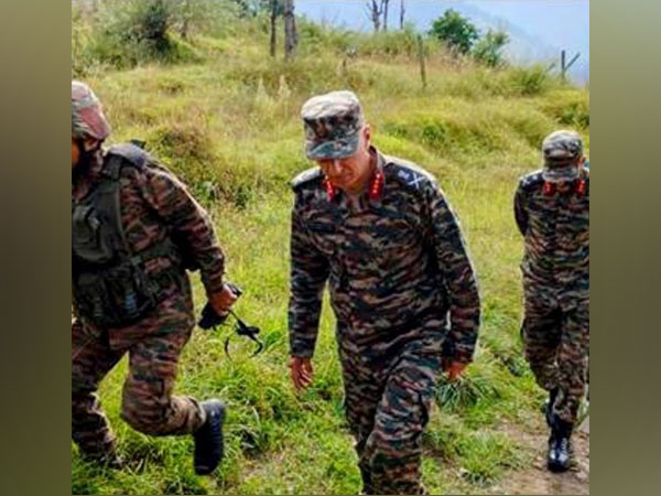 J-K: Lt Gen Rajiv Ghai visits forward areas near LoC