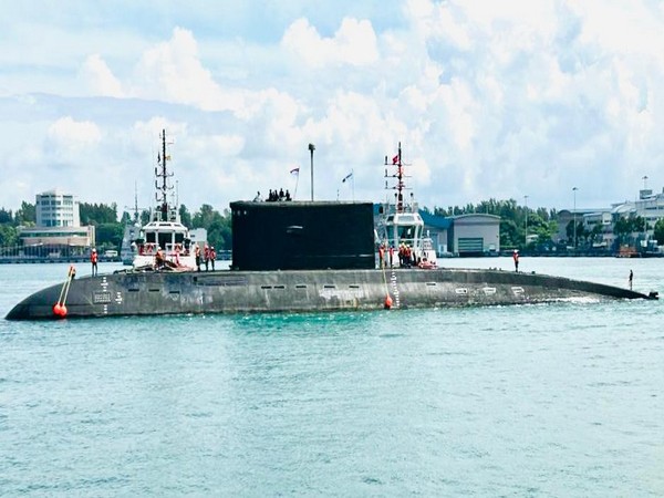 Indian Naval Ships, submarine and LRMP aircraft reach Singapore to ...