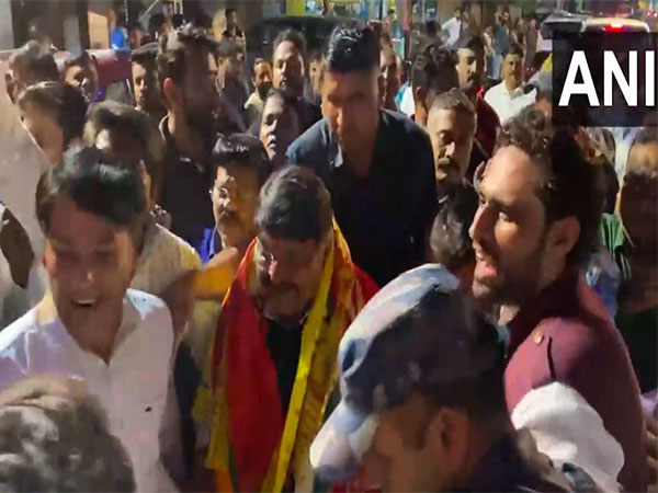 MP elections: Kailash Vijayvargiya supporters celebrate after BJP fields him from Indore-1