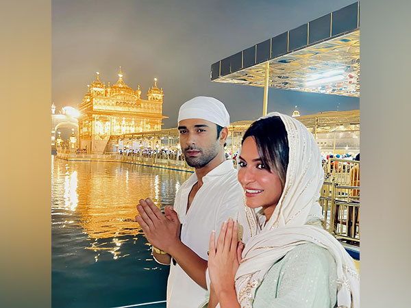 Pulkit Samrat visits Golden temple with girlfriend Kriti Kharbanda to ...