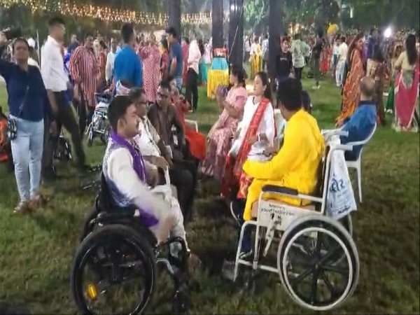Divyang Navratri Mahotsav: More than 700 disabled people play Garba in ...